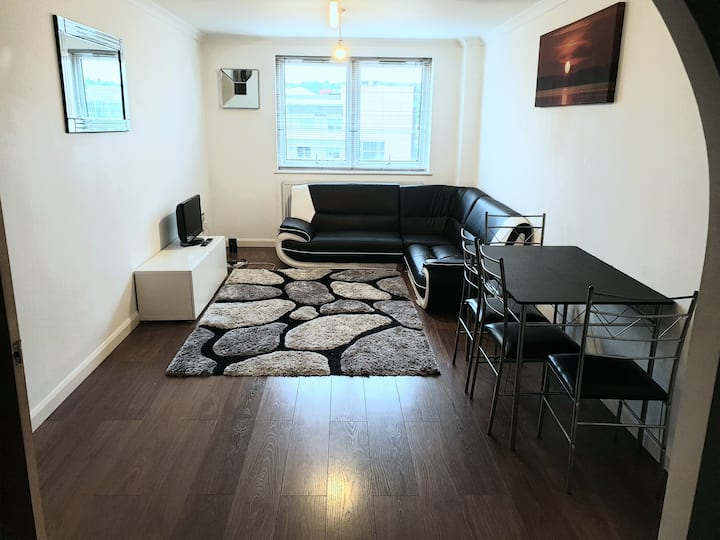 Spacious Modern Flat In Luton Town Centre - 루턴