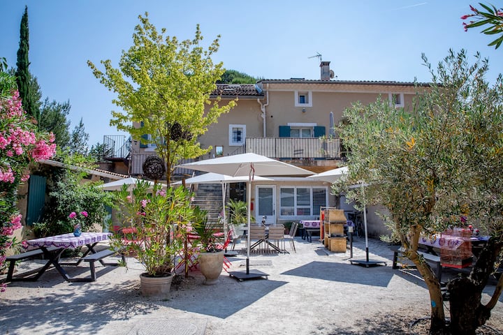 25 Couchages Dans Mas Provençal Avec Piscine - Vaucluse