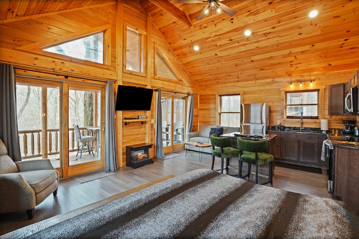 Chardonnay Cabin ~ Hocking Hills Cabins & Resort - Logan, OH