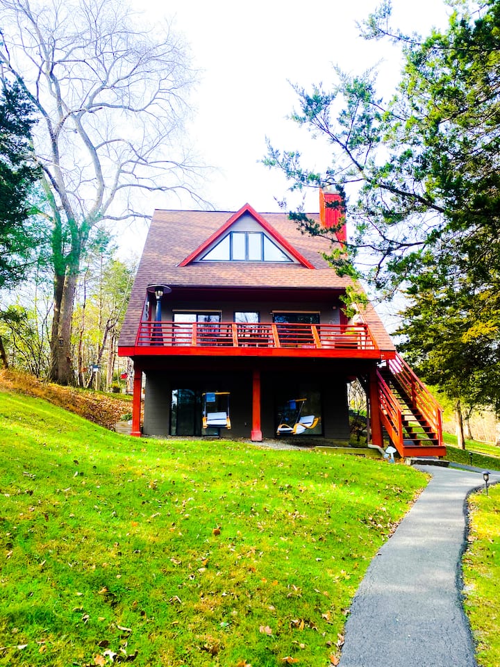 Private Lakefront Chalet Great For Families. - Catskill, NY