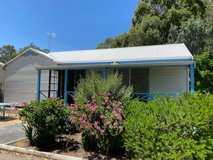 2 Bed House, Working Rose Farm (No Children Sorry) - Rockingham