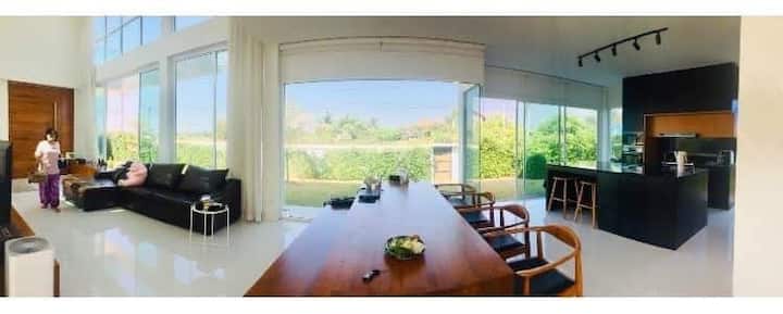 Cheerful 2-bedroom Vacation Home With Hot Tub - Lampang