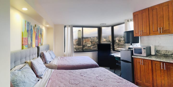 Deluxe Panorama View Corner Studio In Waikiki - O‘ahu, HI