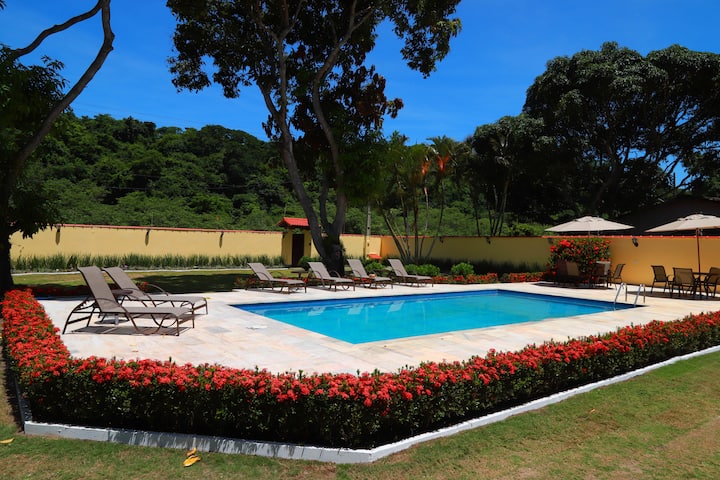 Casa Amarela Colonial - Seu Lugar Para Feriados!! - Rio das Ostras