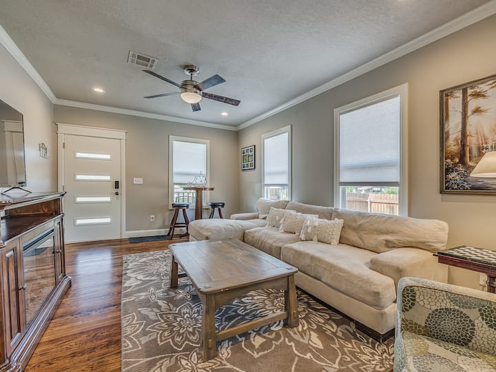 Spacious Luxe Estate 2 Homes Minutes To Plaza/ocu - Boathouse District - Oklahoma City