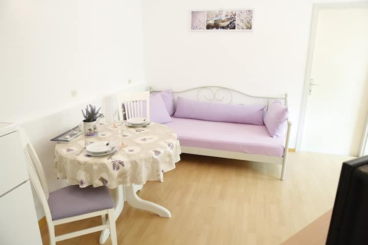 Apartmani Blizu Mora Sa Zasebnom Terasom I Ulazom - Vodice