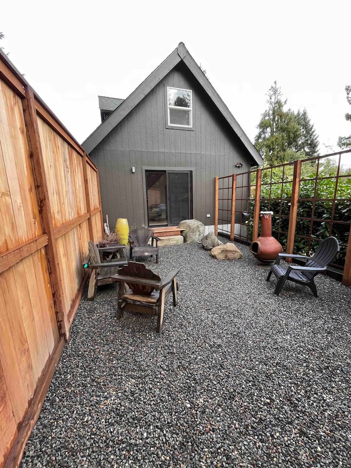 Two Story Modern Carriage House - Vashon, WA