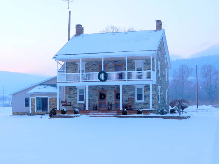 Simple Farmhouse~goats~near Skiing & Golf - Gettysburg, PA