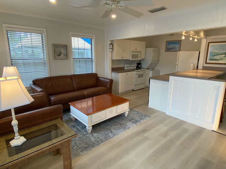 Jacksonville Area Beaches. Beach Cottage. - Neptune Beach, FL