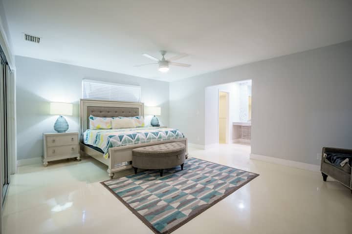 Modern Pool House , 6bd 4ba, Mins To Miami - Fll. - Hollywood, FL