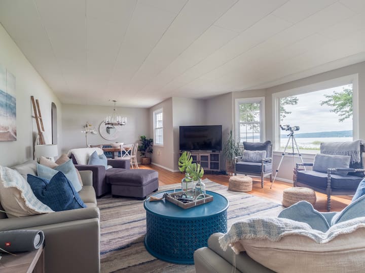 Lakefront Renovated 4br W/ Dock, Kayaks, Walk To Bemus Point - Bemus Point, NY
