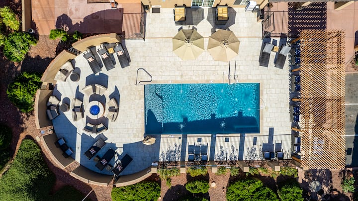 Cozy King Retreat - W/ Complimentary Breakfast - Sedona, AZ