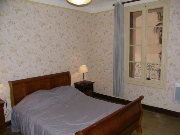Maison Sympa Avec Esprit Bon Enfant. - Cucugnan