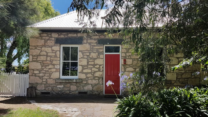 Relaxing 1850's Goldie's Cottage - Port Fairy