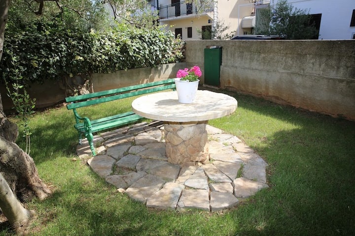 Apartmani Blizu Mora Sa Zasebnim Ulazom I Terasom - Vodice