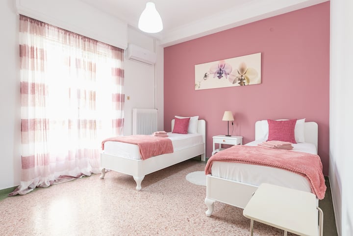 Private Pink And White Room - Athens