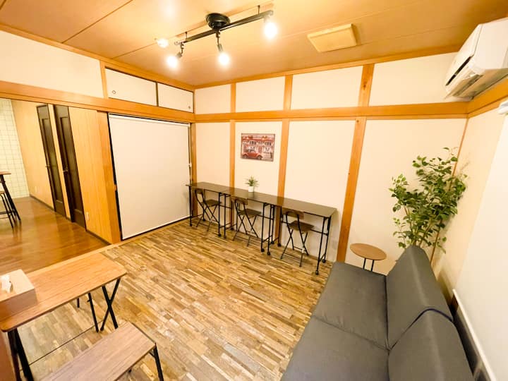 新今宮駅３分！最大13名！高性能プロジェクター/ 一棟貸切/Usj梅田15分難波8分【dq】 - Namba Station - Osaka