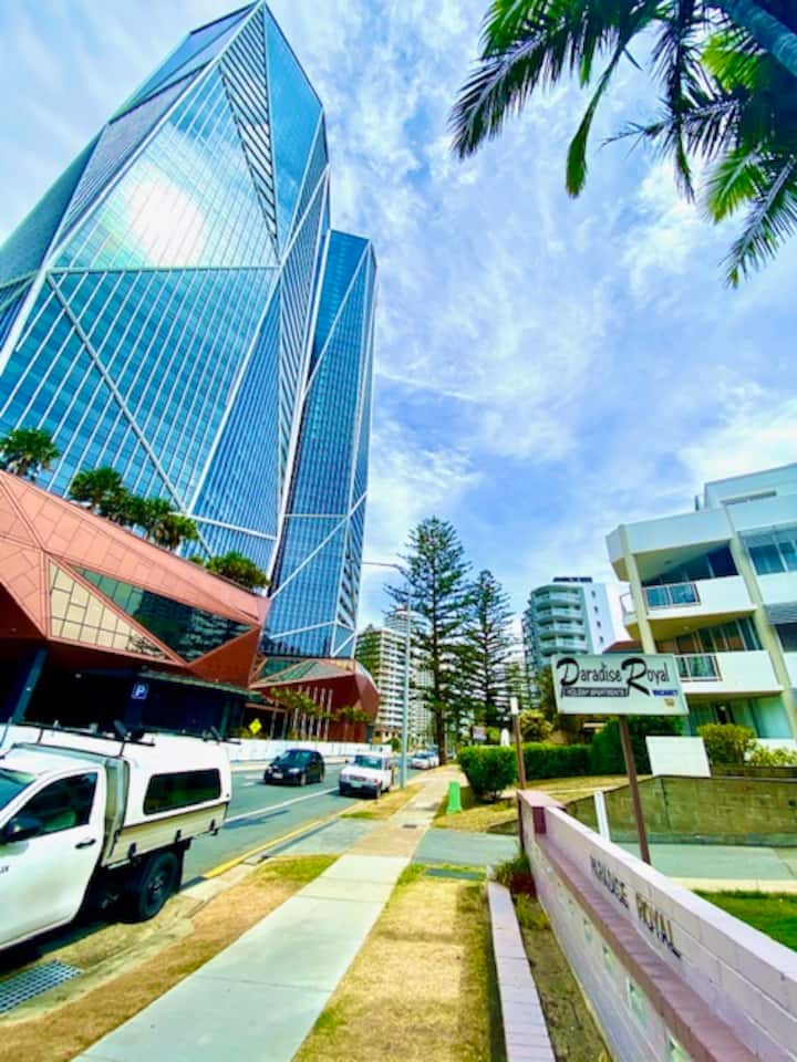 Surfers Paradise Prime Beach Huge Unit, Parking - Surfers Paradise