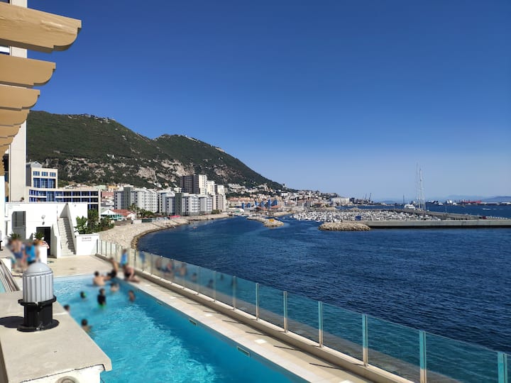 Spacious Family-friendly Flat, Amazing Seaviews - Gibraltar