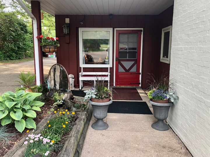 Vintage Barbershop Studio/suite! - Splash Pad, Belvidere