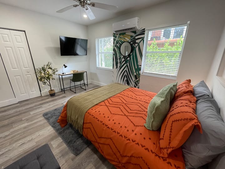 New Remodeled Ground Level Studio - Casa Habana - Kendall