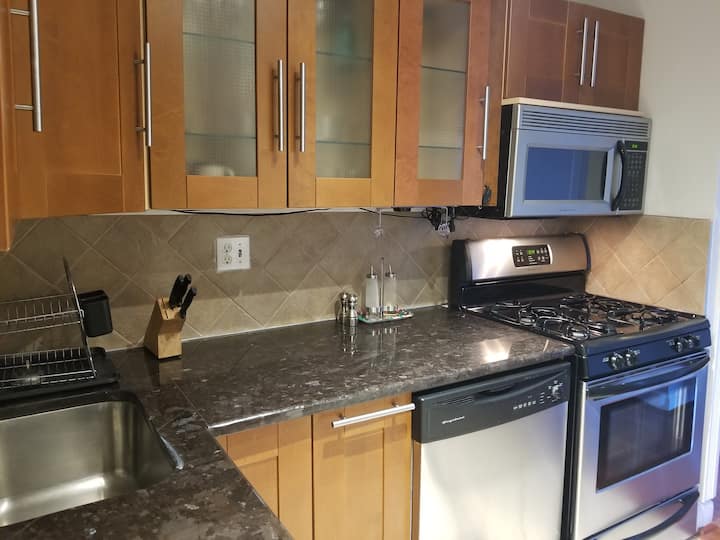 Updated One-bedroom W/ Large Kitchen In Arlington - Arlington, VA