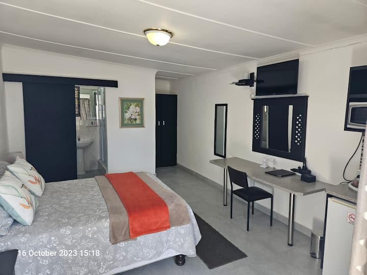 Ideal Room For A Single Person Or Couple - De Aar