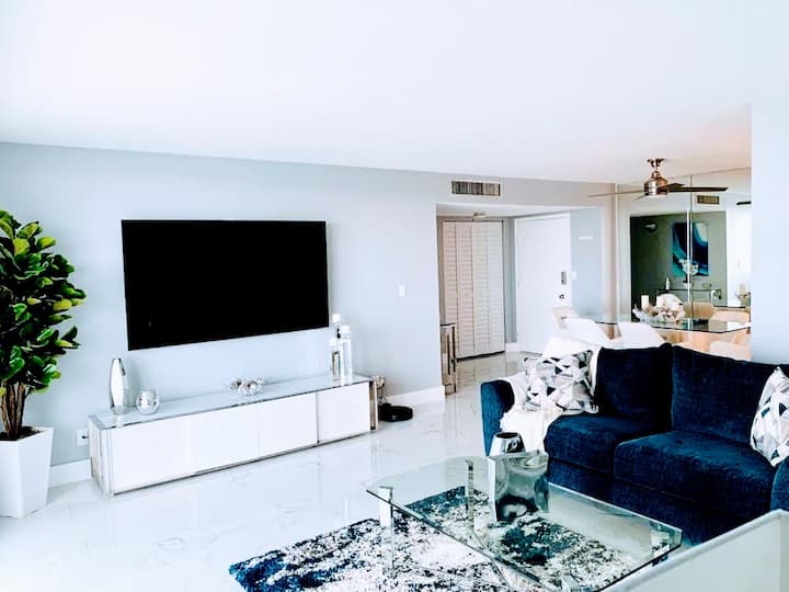 Luxury Oceanfront Condo With Balcony - Daytona Beach, FL