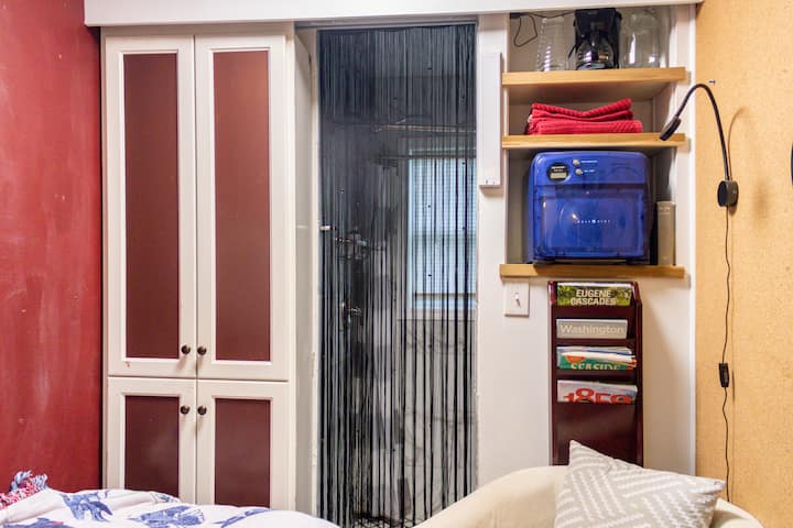 Amazing Affordable Minimax Room ... Not In A Box! - Springfield, OR