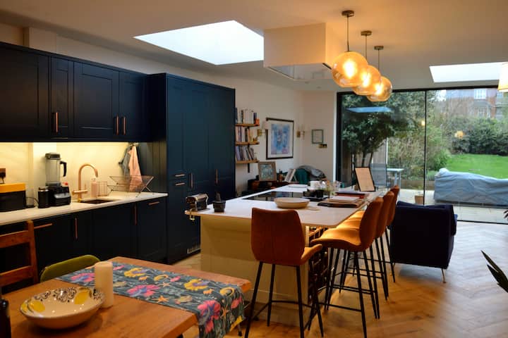 Ted Lasso Love! Double Room In Big, Modern House - Brentford