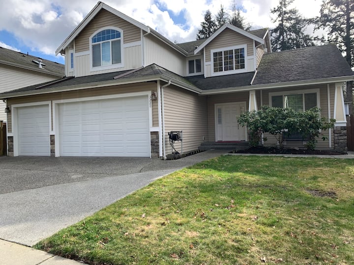 Quiet And Comfortable Spacious Suburban Home - Everett, WA