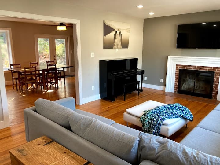 Spacious Arlington Home- 5bd 4ba Open Concept - Falls Church