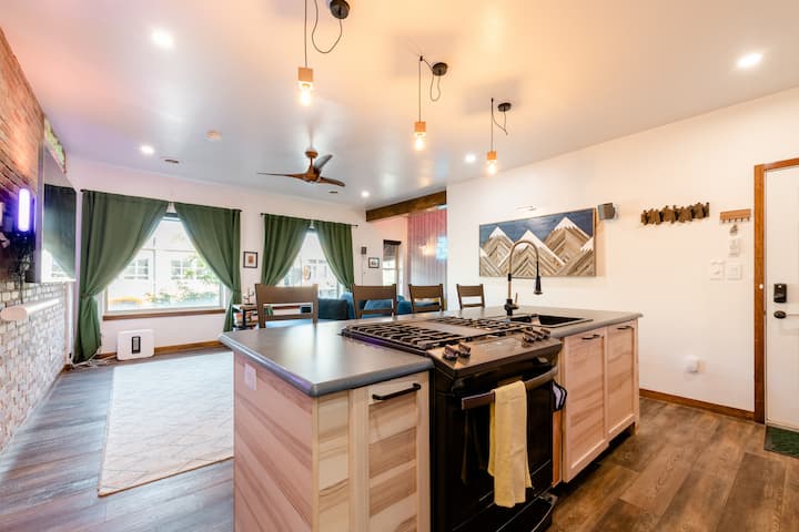 Space-age Comfort For Nature-loving City Dwellers - Parma, OH