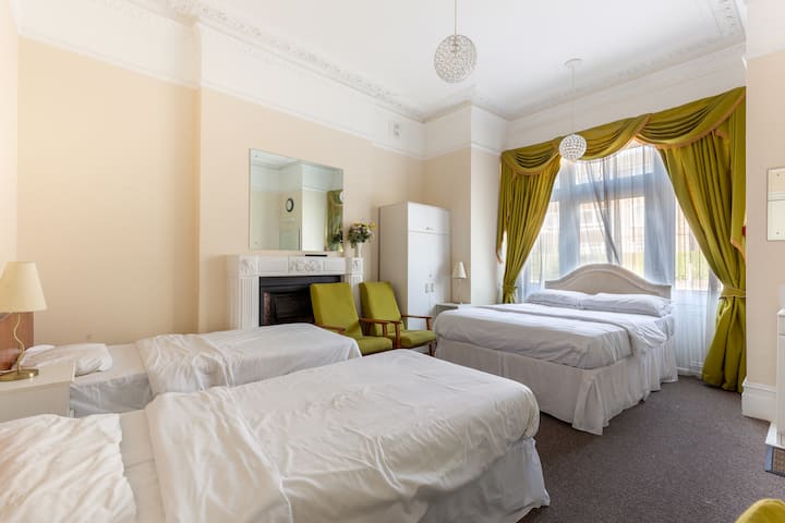Welcoming 8-bedroom Guest House - Beckenham