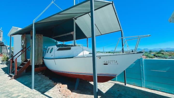 On Land Yacht Stay: Sagitta - Oudtshoorn