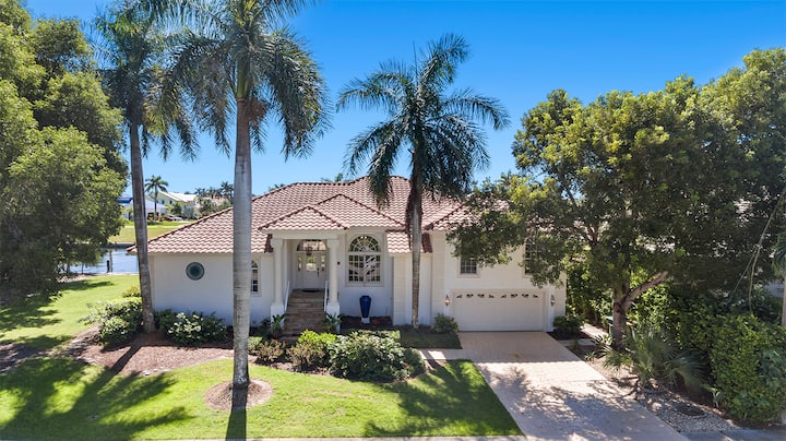 Waterfront Family Oasis! 5 Beds & Baths-pool & Spa - Marco Island, FL
