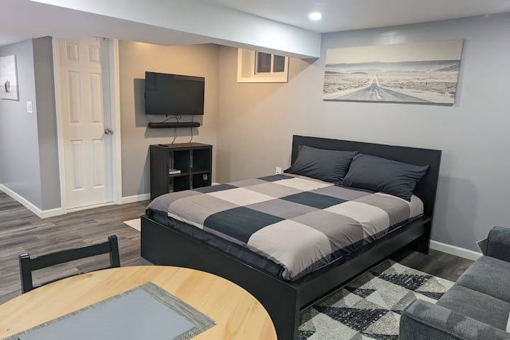 Studio Apartment, Kitchen, Fbath, Laundry, Parking - Washington