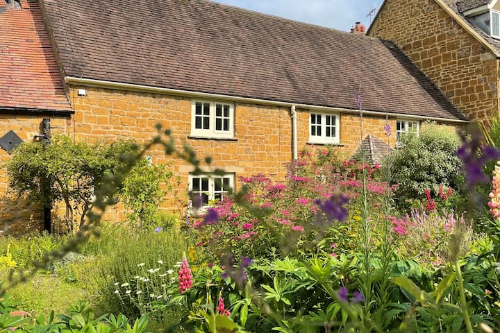 Cotswolds Cottage With Wood Burning Stove & Bbq - Warwickshire
