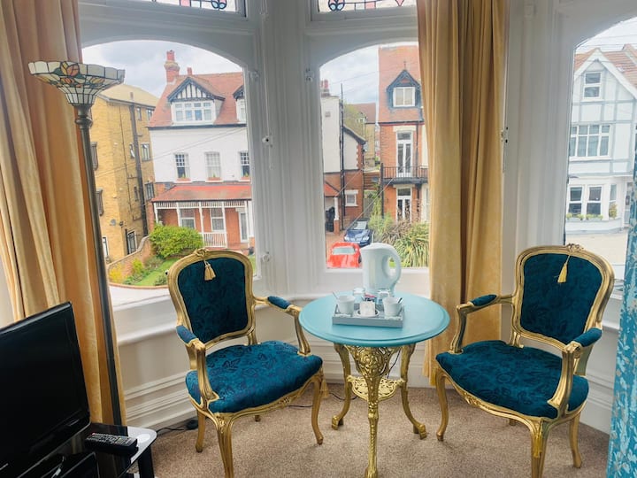 The Hidden Gem Of Southend On Sea & Westcliff - Southend-on-Sea