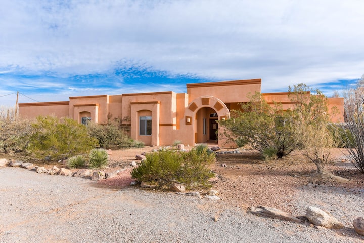 Large Newly Renovated Home With Game Room - Las Cruces, NM