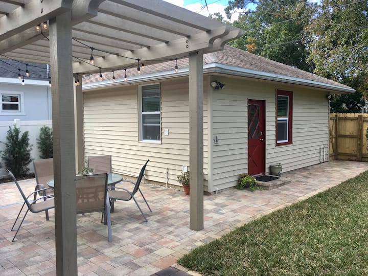 Crescent Heights Cottage - Sawgrass Lake, FL