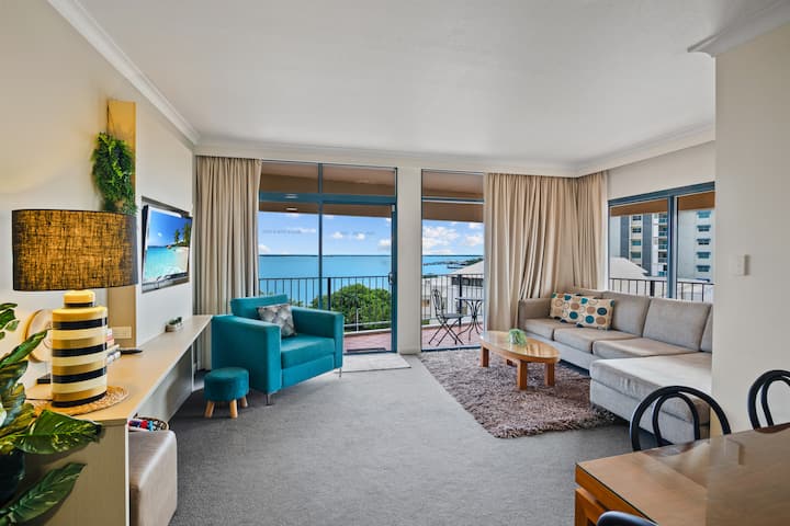 Coastal Elegance: Sunset ~ Pool ~ Balcony Dining - Darwin