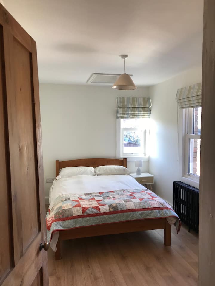 Clean Double Room W/ Private Bathroom In Stamford - Stamford