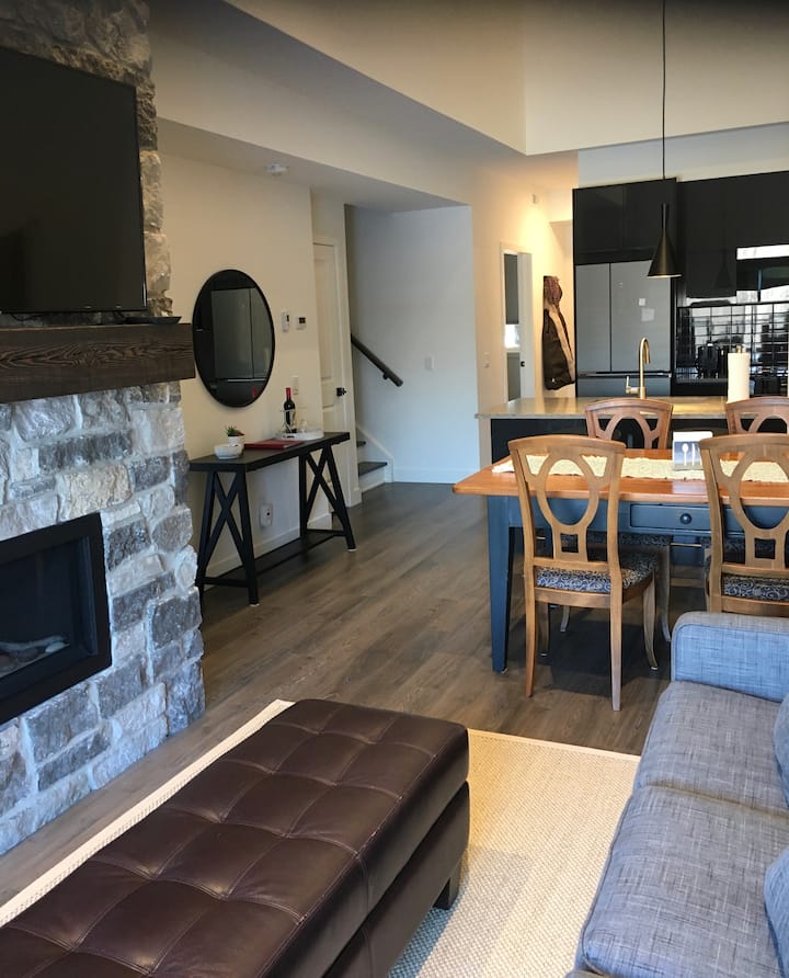 Brand New Luxury Condo Minutes From The Village - Collingwood
