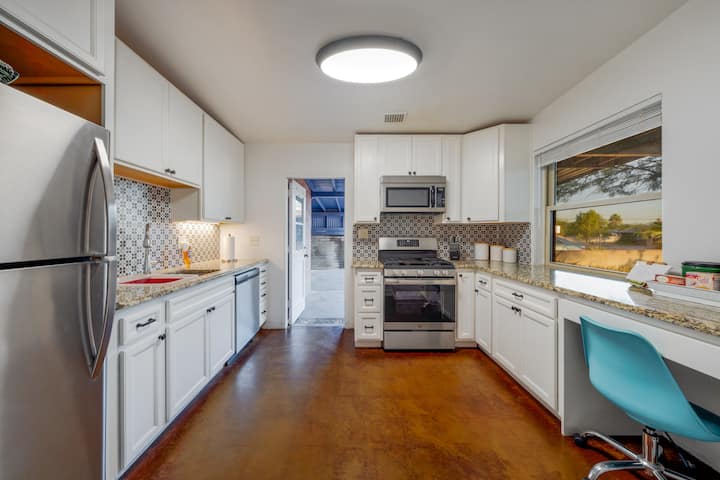 Near Park & Zoo | 3 Br 2 Ba | Remodeled | Patio - Tucson, AZ