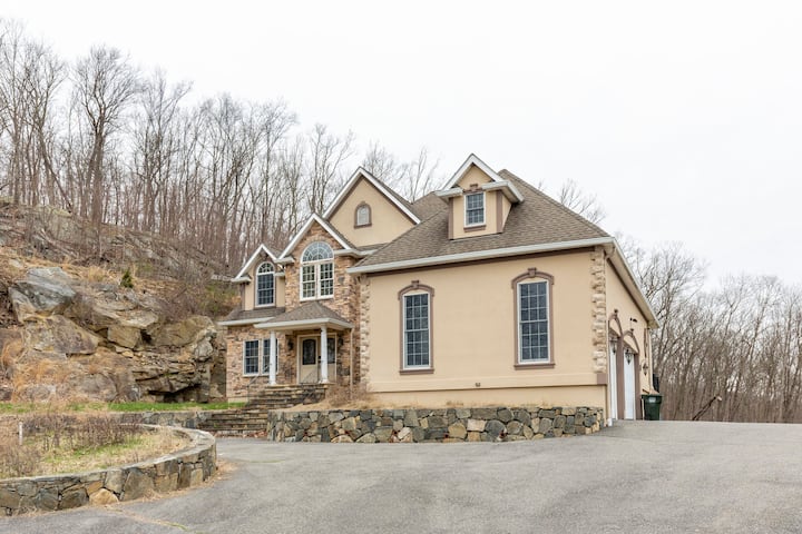 Private Hilltop Villa W Lake Views, 1hr From Nyc - Brewster, NY
