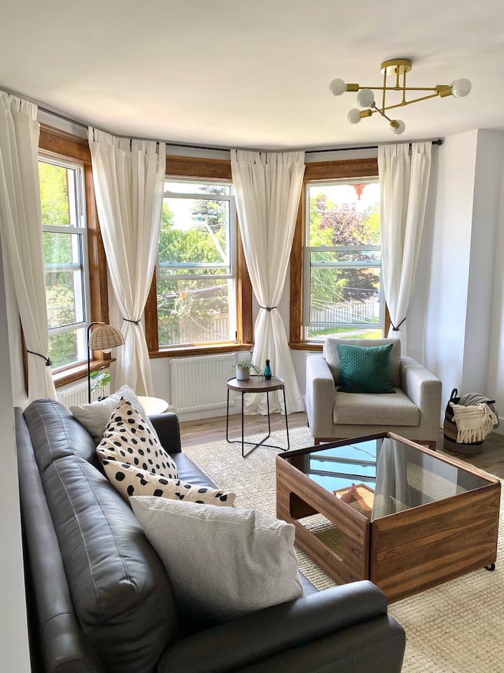 Beautiful Second Story Apartment In Older Home - Thunder Bay