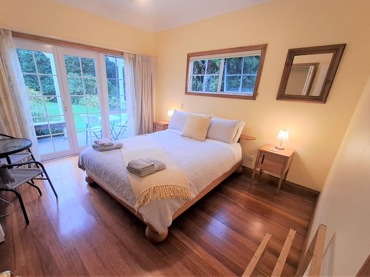 Queen Room With Balcony Overlooking Native Bush - Kerikeri