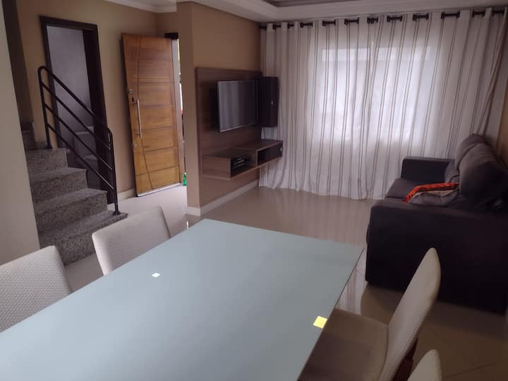 Sobrado Completo Com Wi-fi, Garagem Perto De Tudo! - Curitiba