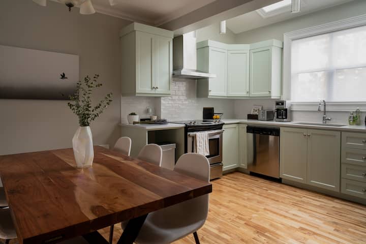 Cozy & Contemporary 3-bedroom Downtown Rowhouse - カナダ セント・ジョンズ